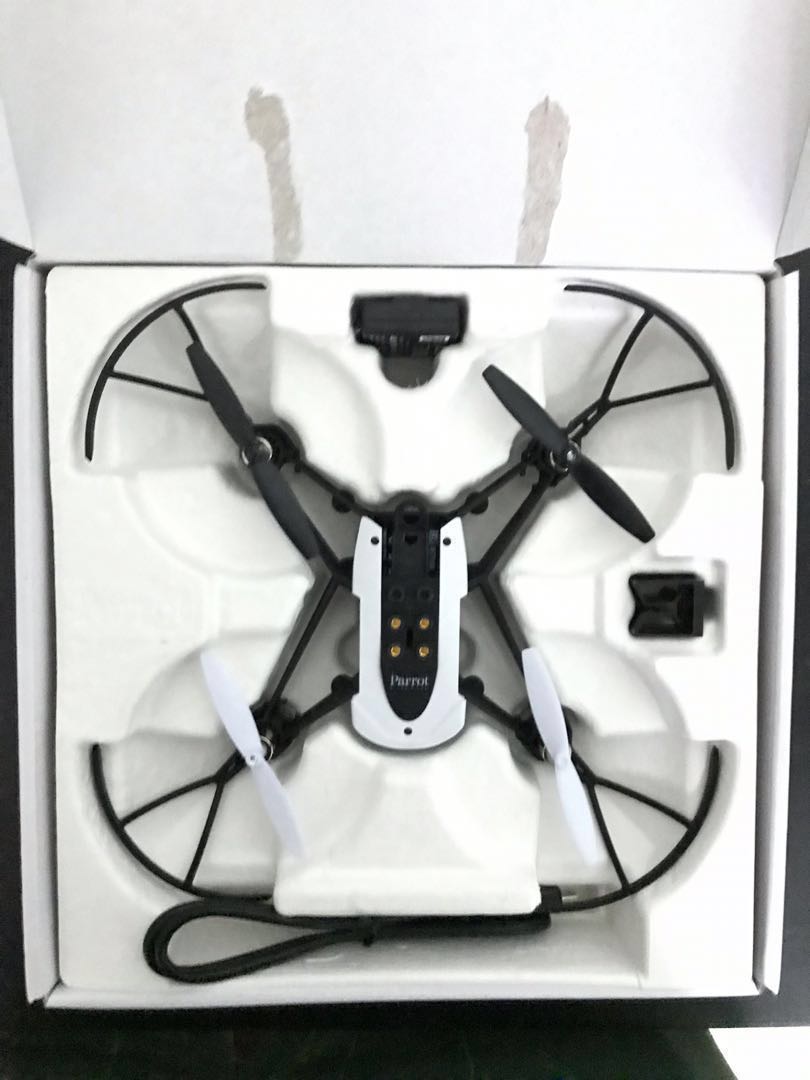 Parrot mambo fly, Photography, Drones on Carousell