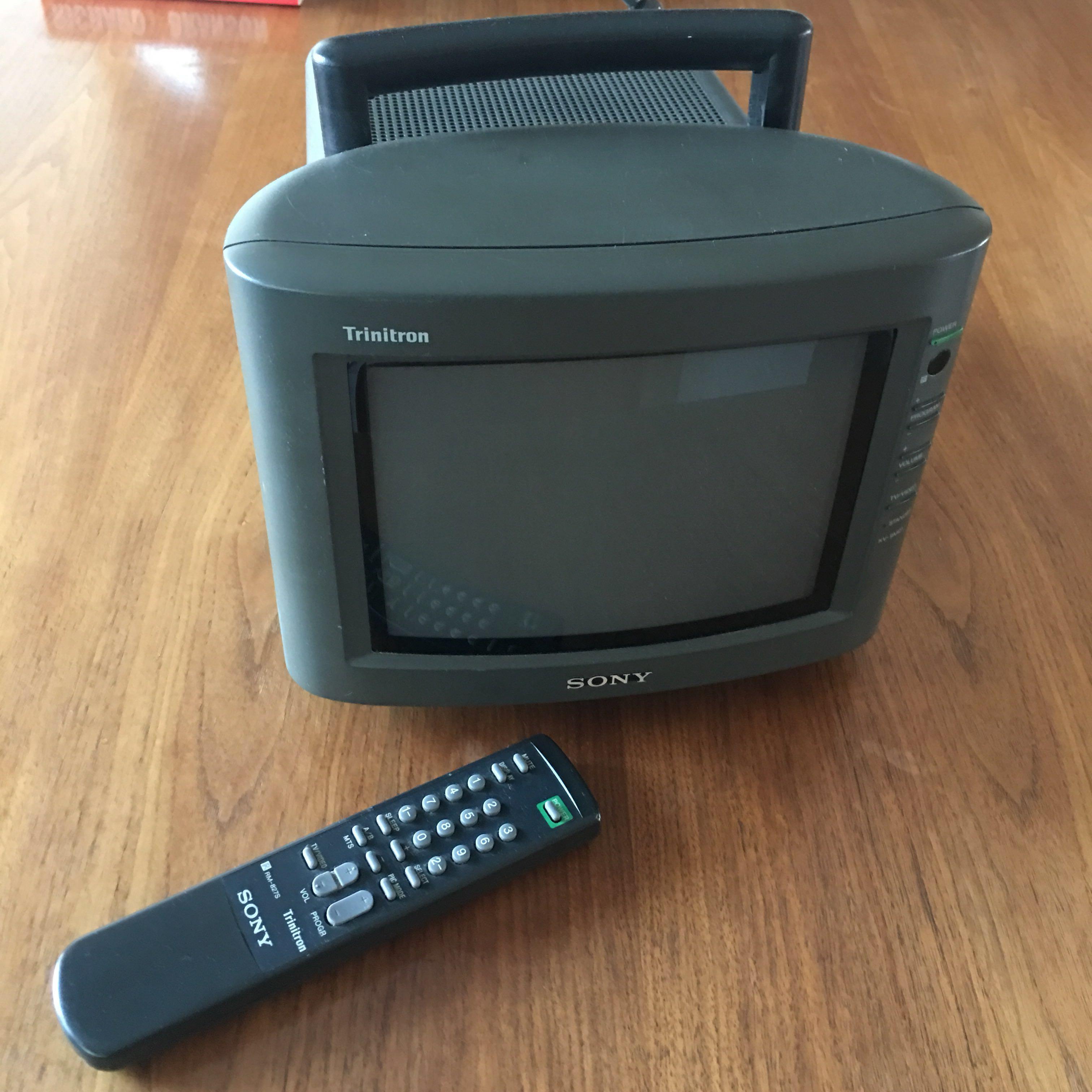 Retro Sony color mini TV (portable), 家庭電器, 電視 & 其他娛樂, 電視組件及配件 - Carousell