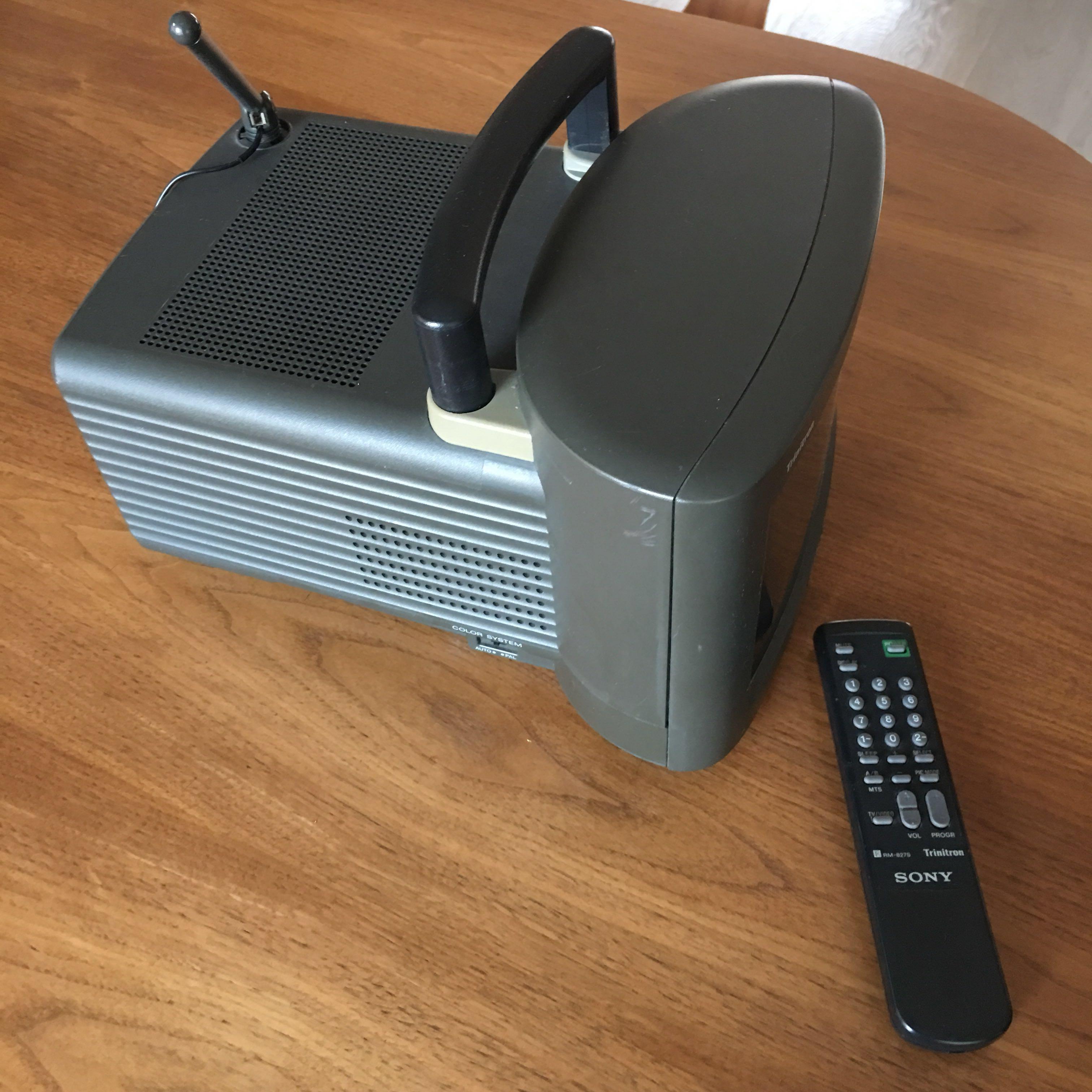 Retro Sony color mini TV (portable), 家庭電器, 電視 & 其他娛樂, 電視組件及配件 - Carousell