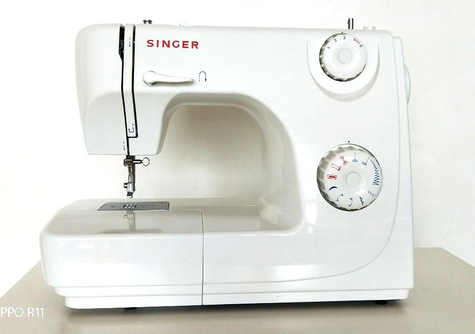 Singer Sewing Machine 8280, Everything Else on Carousell