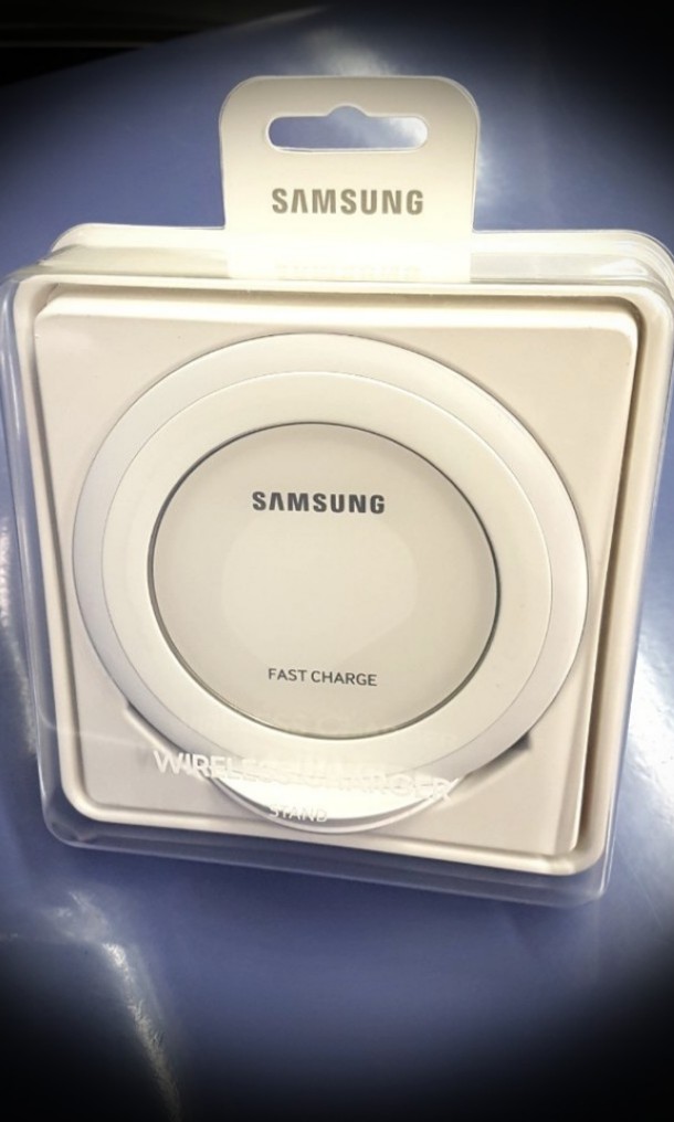 SAMSUNG FAST CHARGE WIRELESS CHARGER STAND, Mobile Phones & Gadgets ...