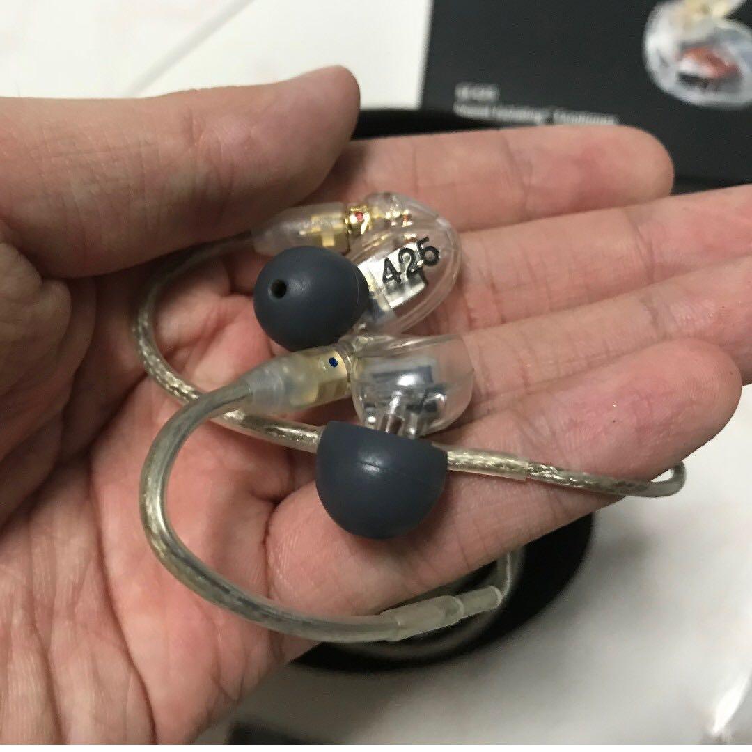Shure Se425 Dual Driver IEM, Audio, Other Audio Equipment on Carousell