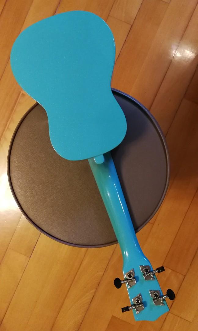 Ukulele (tiffany blue colour), 興趣及遊戲, 音樂樂器 & 配件, 樂器 - Carousell
