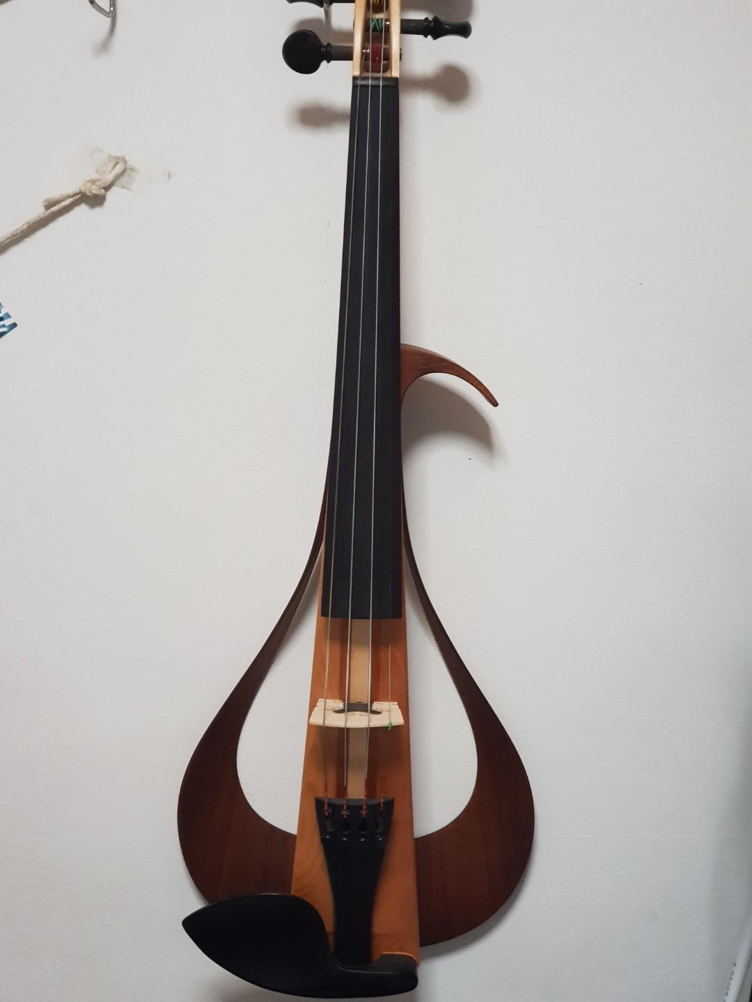 YAMAHA YEV 104 E-VIOLIN, Hobbies & Toys, Music & Media, Musical ...