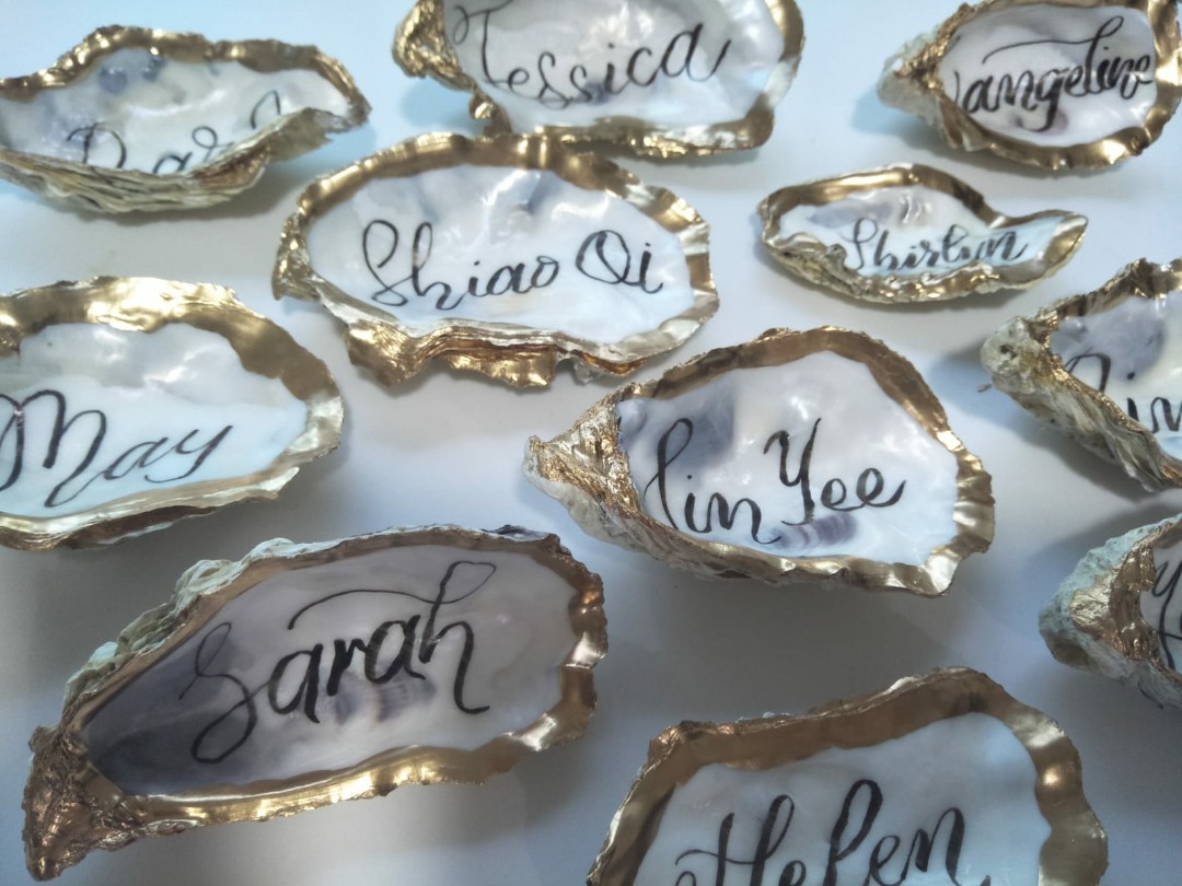 Personalised Custom Oyster Shell Calligraphy Place Cards Bridal Party ...