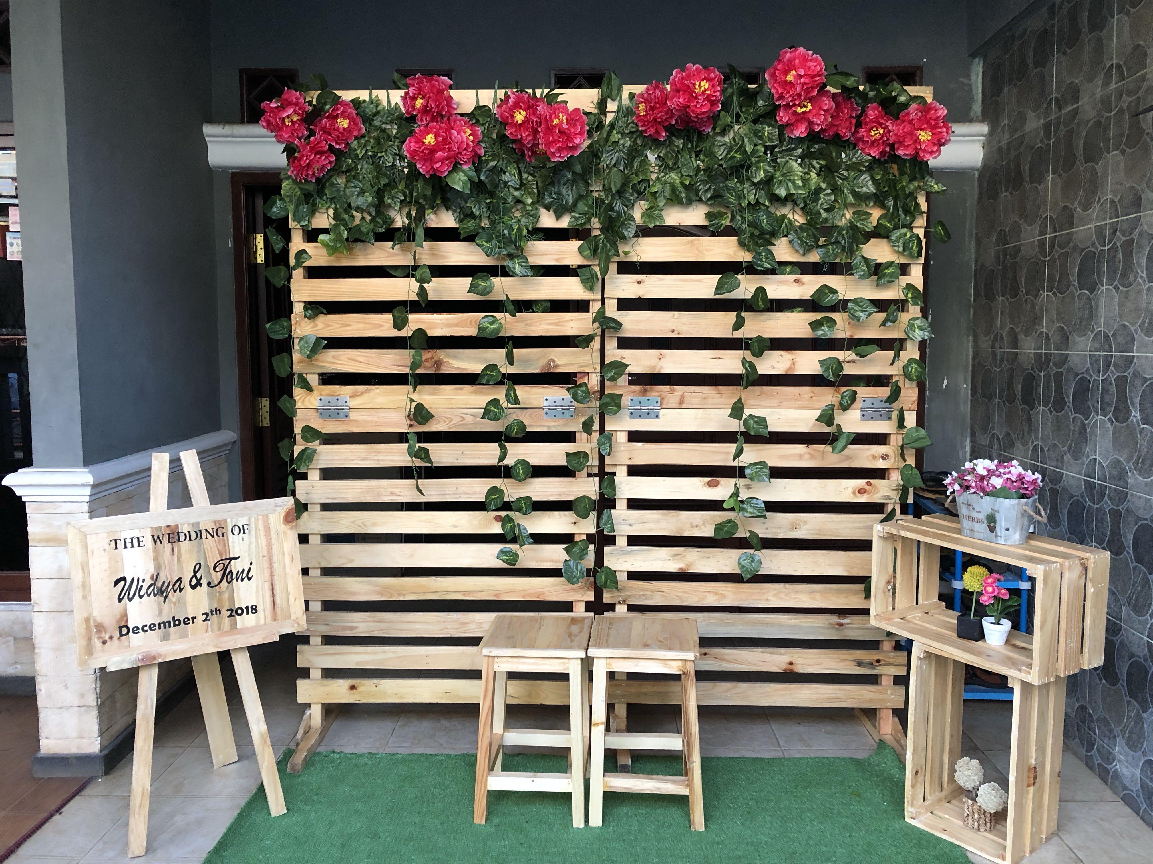 Dijual backdrop lengkap beserta bunga, Serba Serbi, Others di Carousell