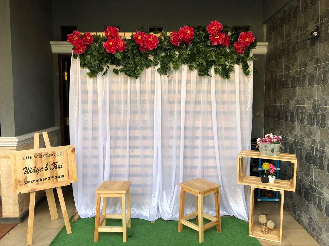 Dijual backdrop lengkap beserta bunga, Serba Serbi, Others di Carousell