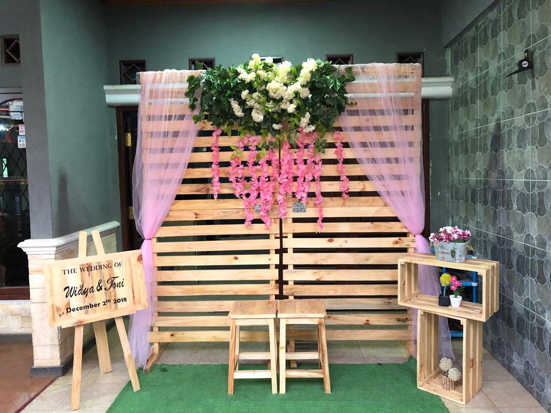Dijual backdrop lengkap beserta bunga, Serba Serbi, Others di Carousell
