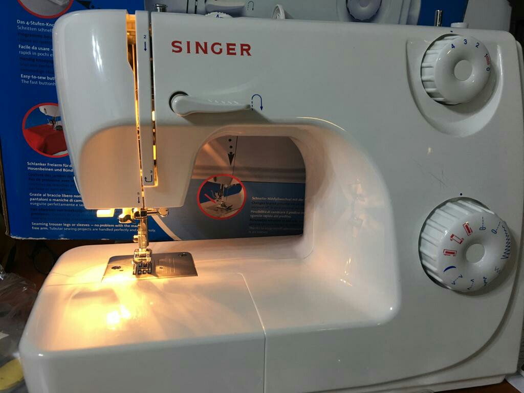 Singer 8280 sewing machine, TV & Home Appliances, Washing Machines and ...