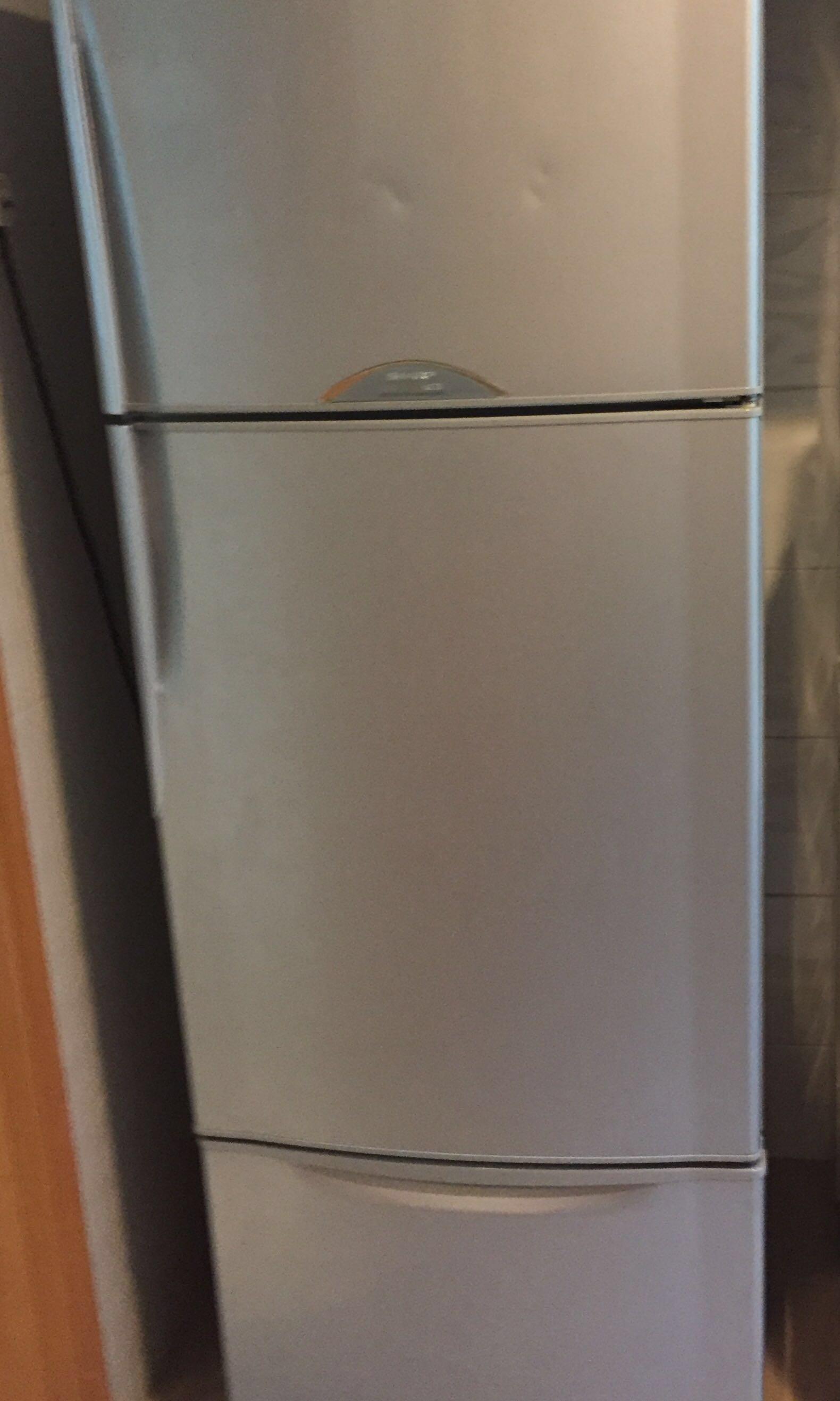 Fridge Door Trays - Set of 2 small and 3 large trays from Sharp Fridge ...