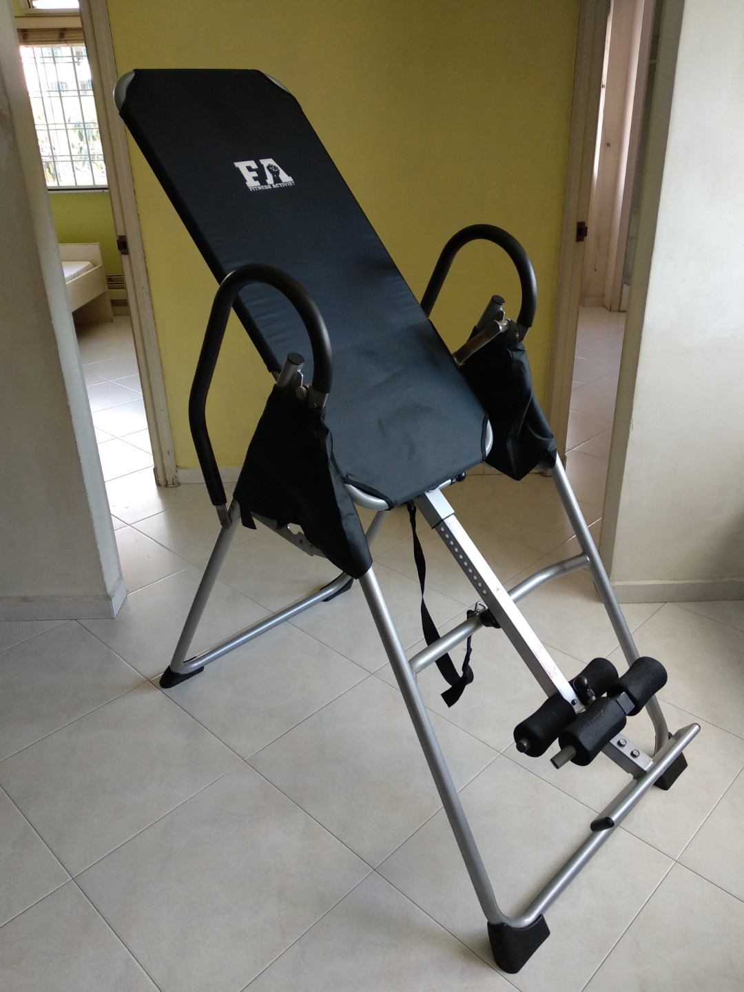 Inversion Table, Sports Equipment, Exercise & Fitness, Cardio & Fitness ...