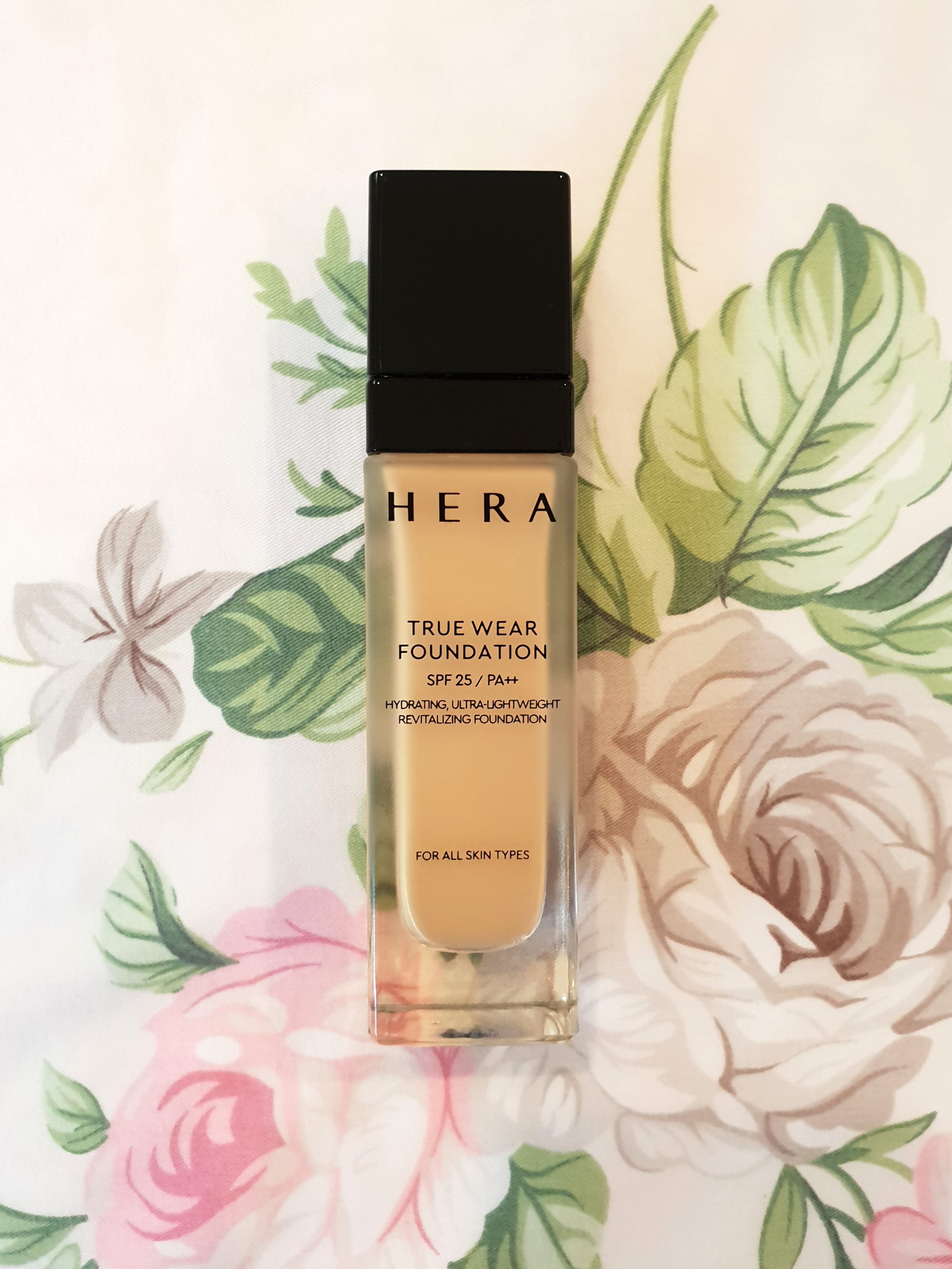 HERA True Wear Foundation SPF25 PA++, Beauty & Personal Care, Face ...