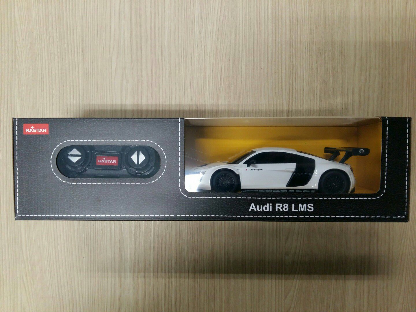 Remote Control Audi R8 LMS (White) 1:24 遙控車, 興趣及遊戲, 收藏品及紀念品, 明星周邊 ...