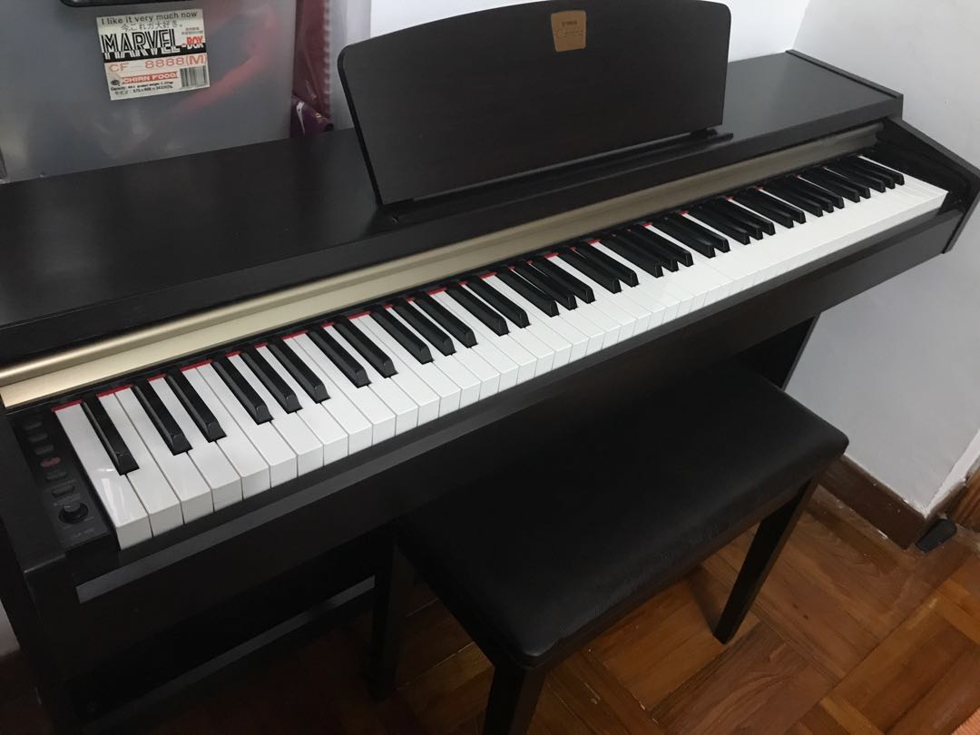 Yamaha CLP-220, 興趣及遊戲, 音樂樂器 & 配件, 樂器 - Carousell