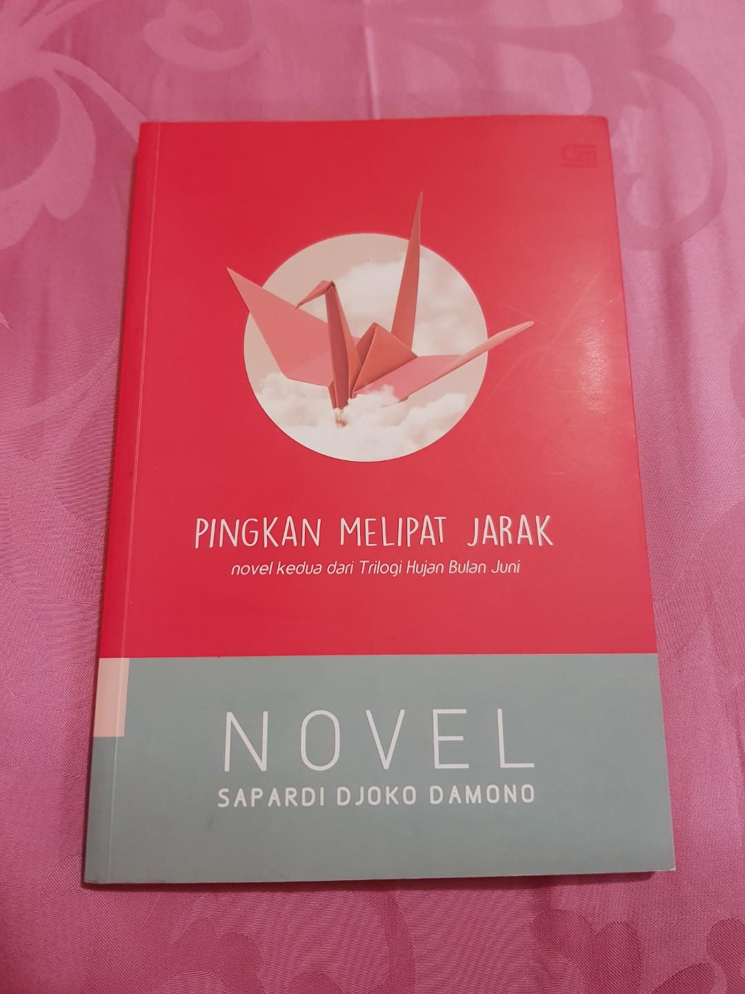 Pingkan Melipat Jarak, Buku & Alat Tulis, Buku di Carousell