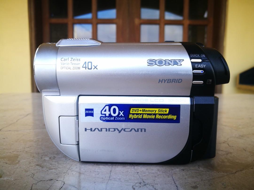 Sony DCR-DVD110 DVD Handycam with X40 Zoom, Photography, Video Cameras ...