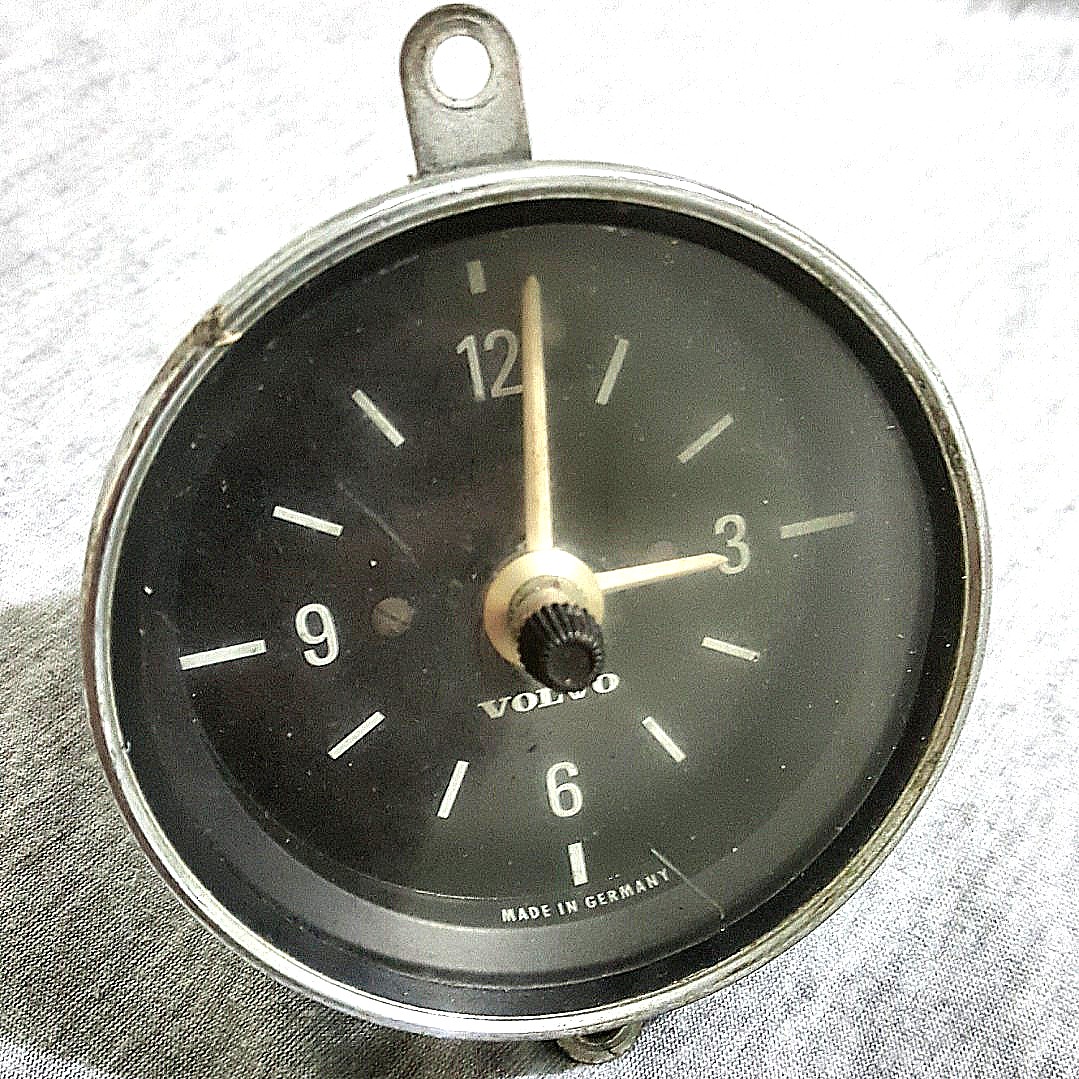 Volvo dashboard VDO analog clock, Auto Accessories on Carousell