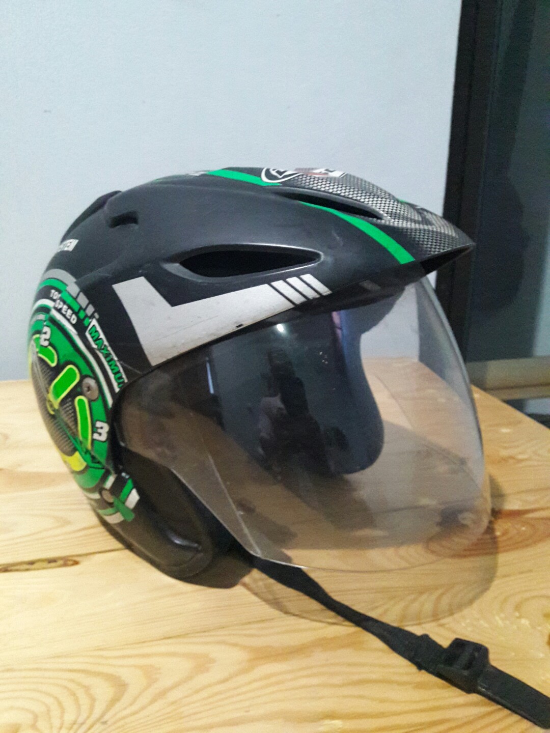 Helm Daiso, Motor di Carousell
