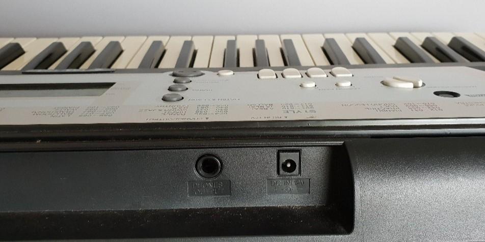 Yamaha PSR e203 keyboard, Music & Media, Music Instruments on Carousell