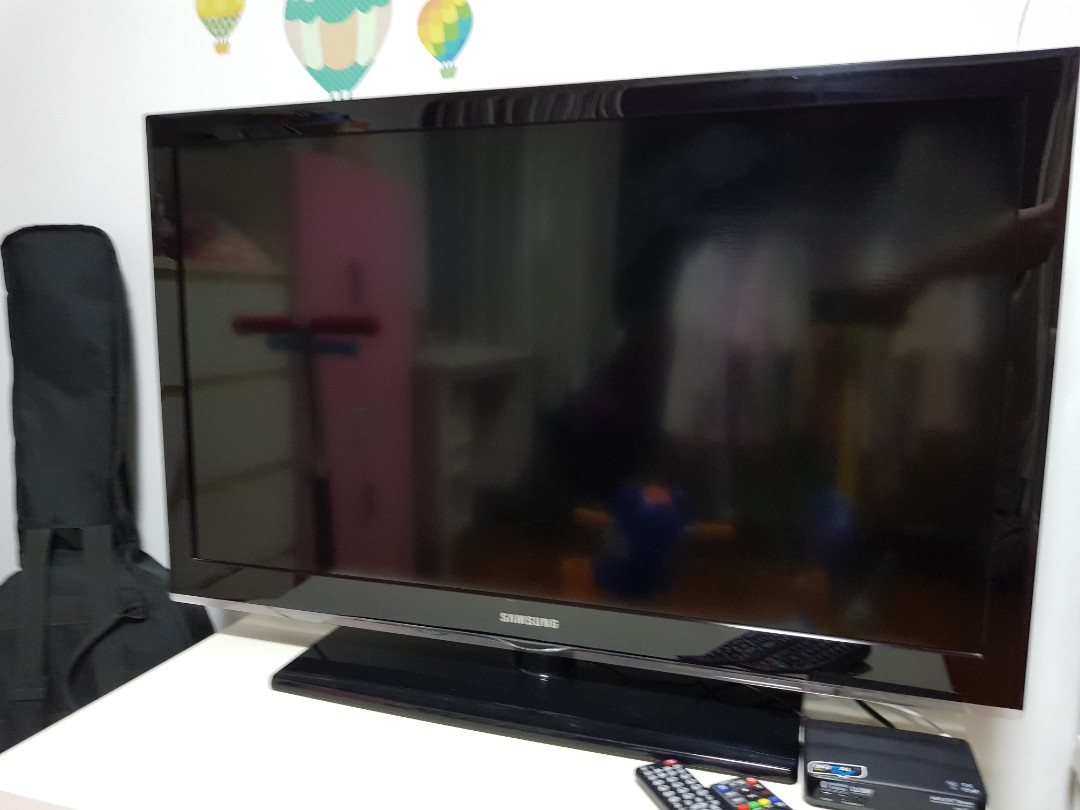 Samsung 40 inch LCD TV, TV & Home Appliances, TV & Entertainment, TV on ...
