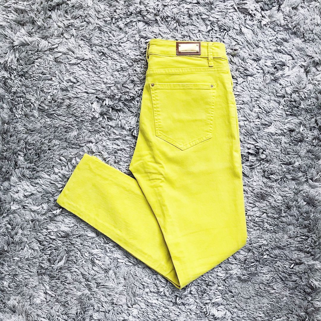 [SOLD] Zara Yellow Jeans, Women's Fashion, Bottoms, Jeans on Carousell