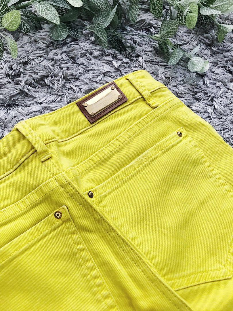 [SOLD] Zara Yellow Jeans, Women's Fashion, Bottoms, Jeans on Carousell
