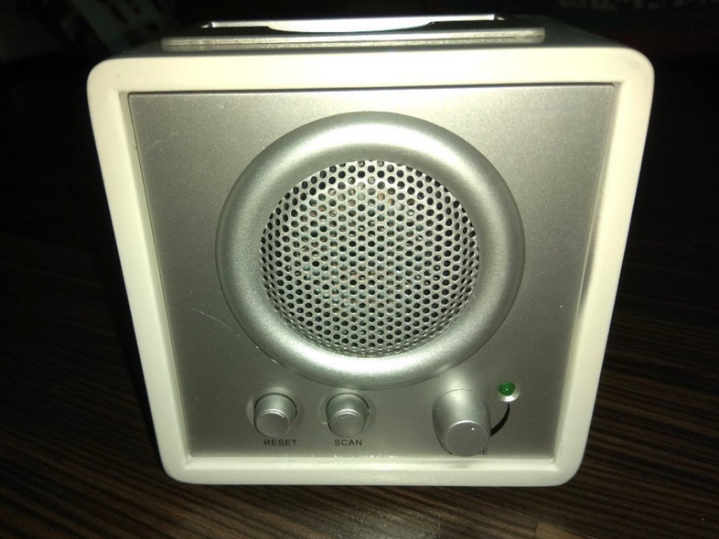 FM Radio Scan / Speaker, Audio, Portable Music Players on Carousell