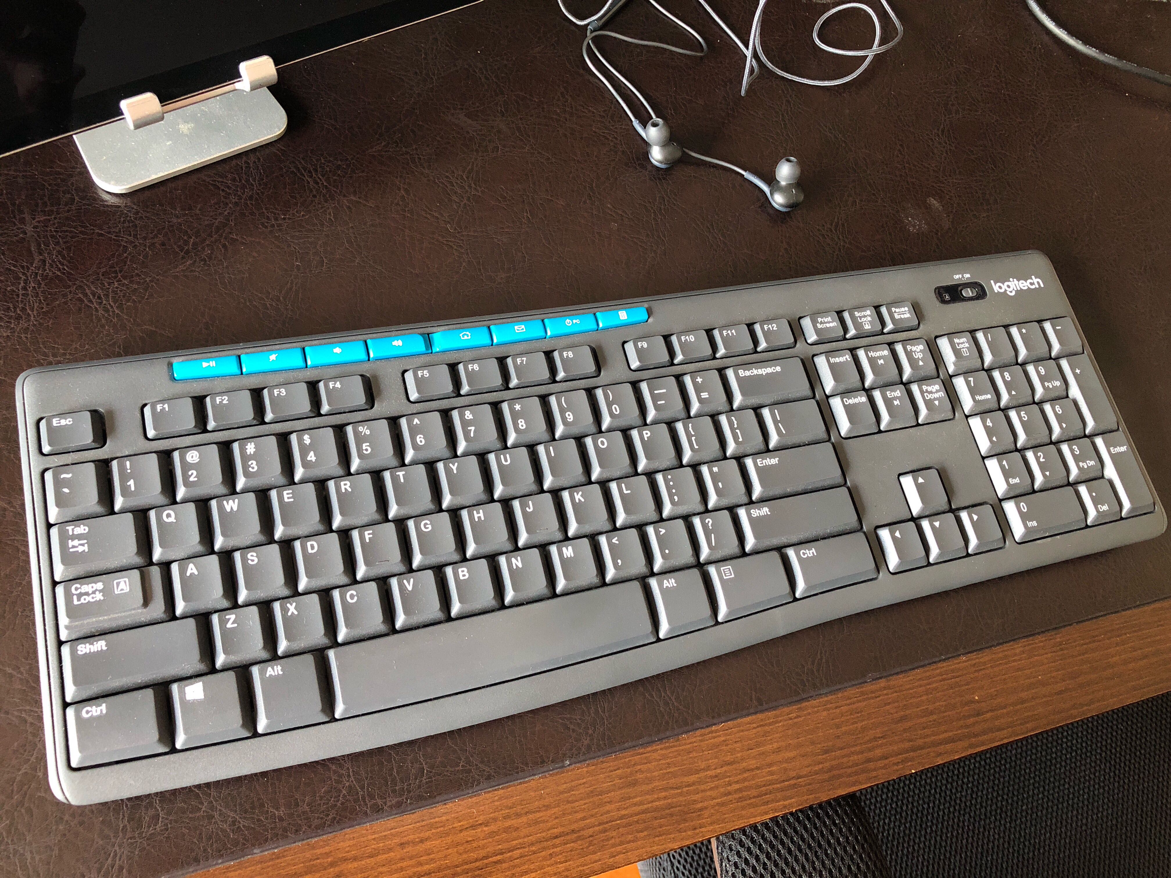 Logitech Computer Keyboard Computers And Tech Parts And Accessories Computer Keyboard On Carousell