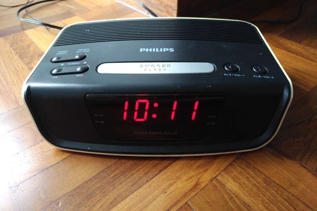 Philips Radio clock, Audio, Portable Music Players on Carousell
