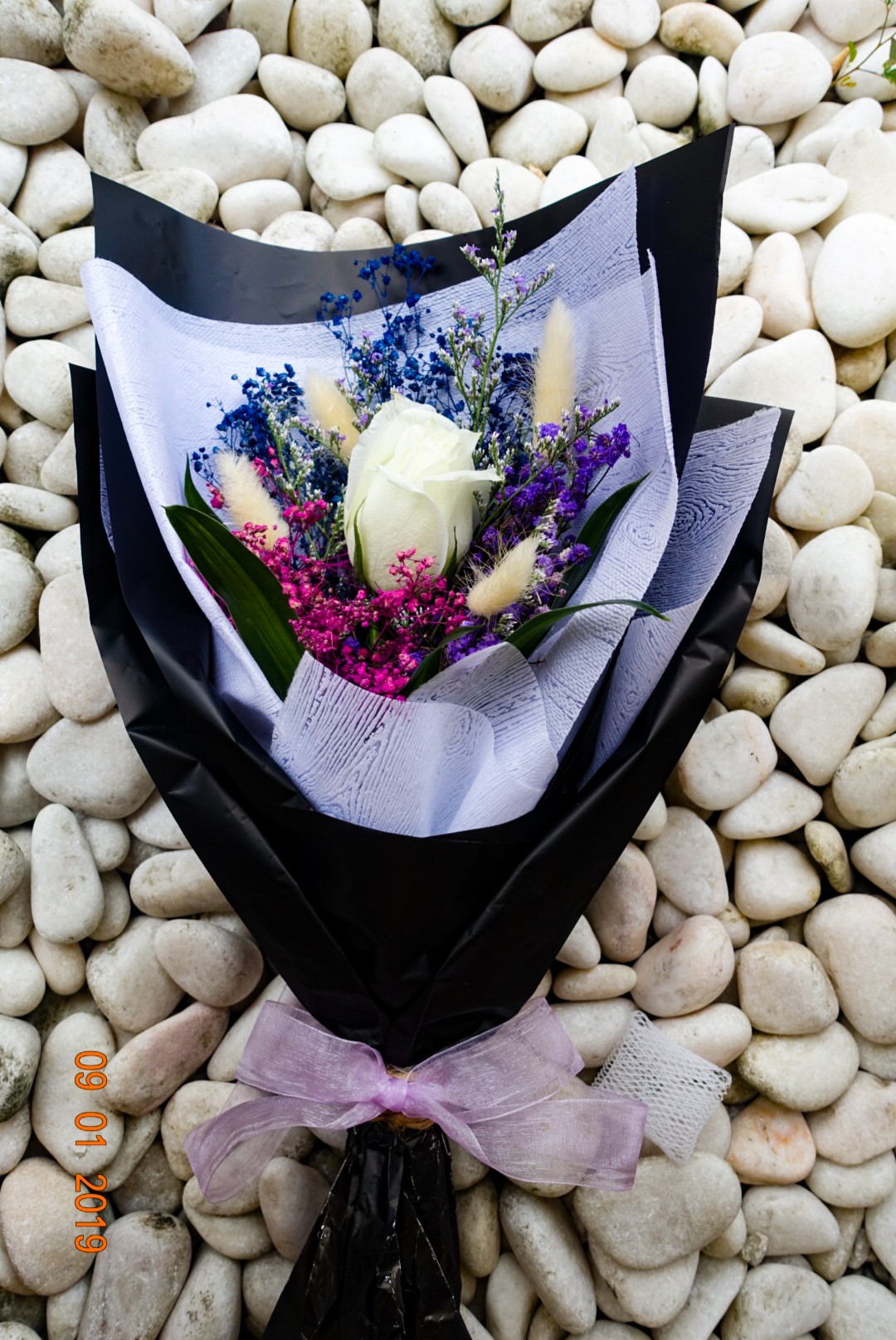 Twilight Baby Breath Rose Rabbit Tail Grass Flower Bouquet, Hobbies ...