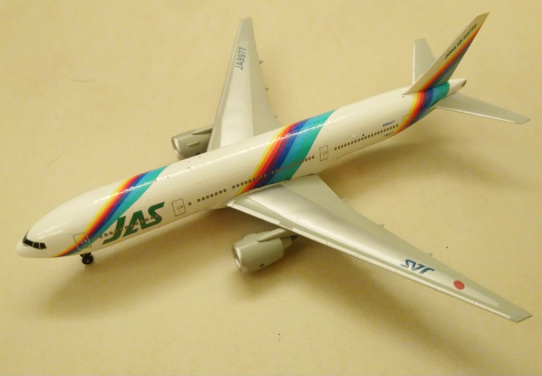 日本佳速航空 JAS B777-200 彩虹彩繪機 Rainbow 1:400 飛機模型 Plane Model, 興趣及遊戲, 收藏品及紀念品, 明星周邊 - Carousell