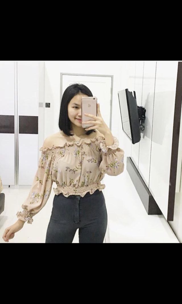 Sabrina Lily top, Fesyen Wanita, Pakaian Wanita, Atasan di Carousell