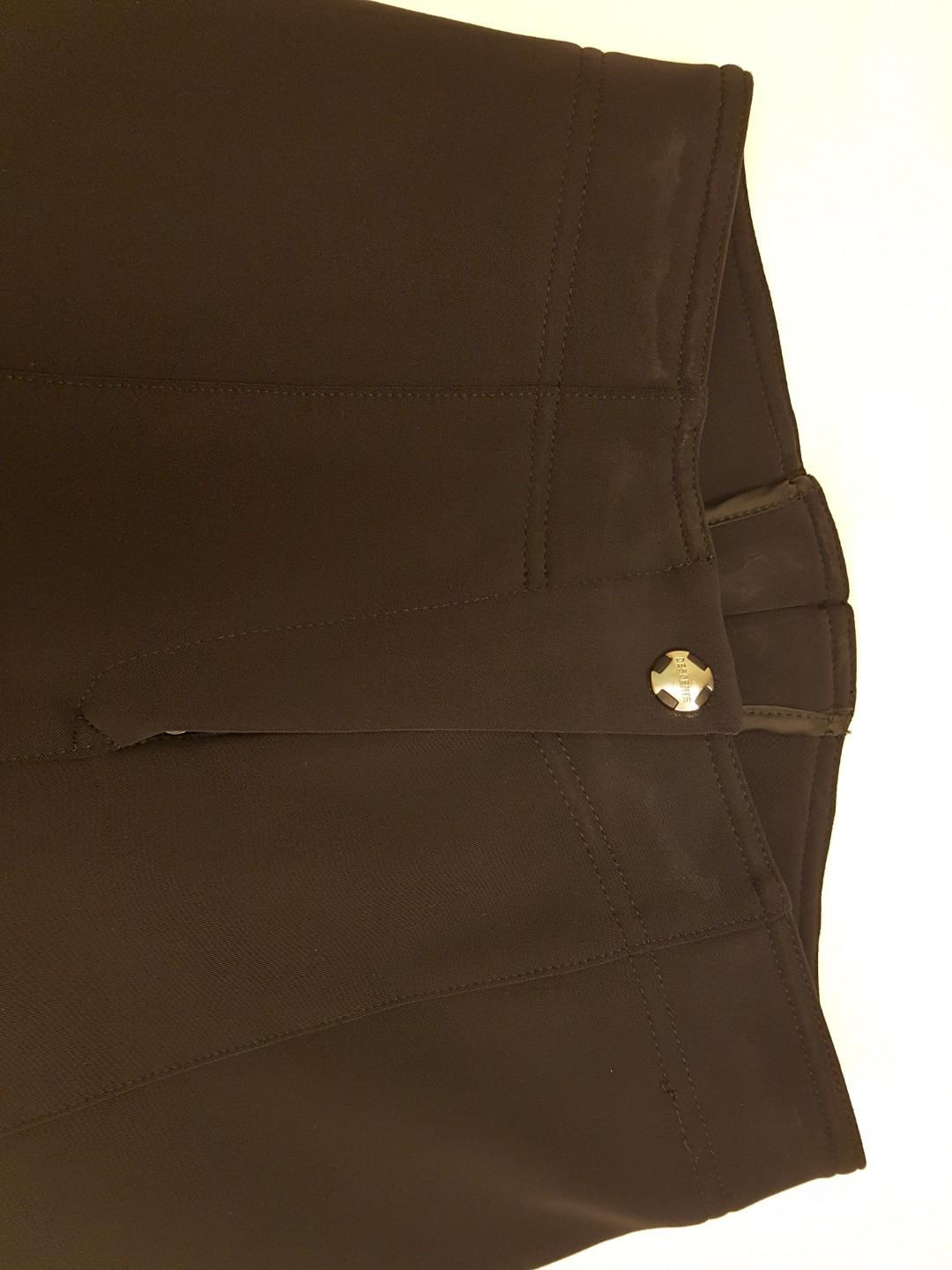 Descente figure hugging ski pants, Women's Fashion, Activewear on Carousell