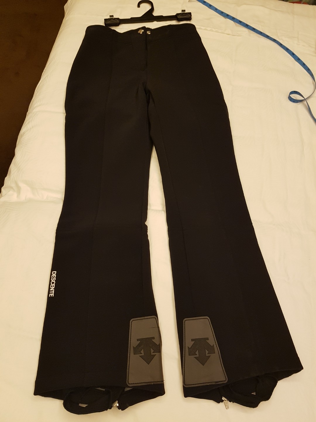 Descente figure hugging ski pants, Women's Fashion, Activewear on Carousell