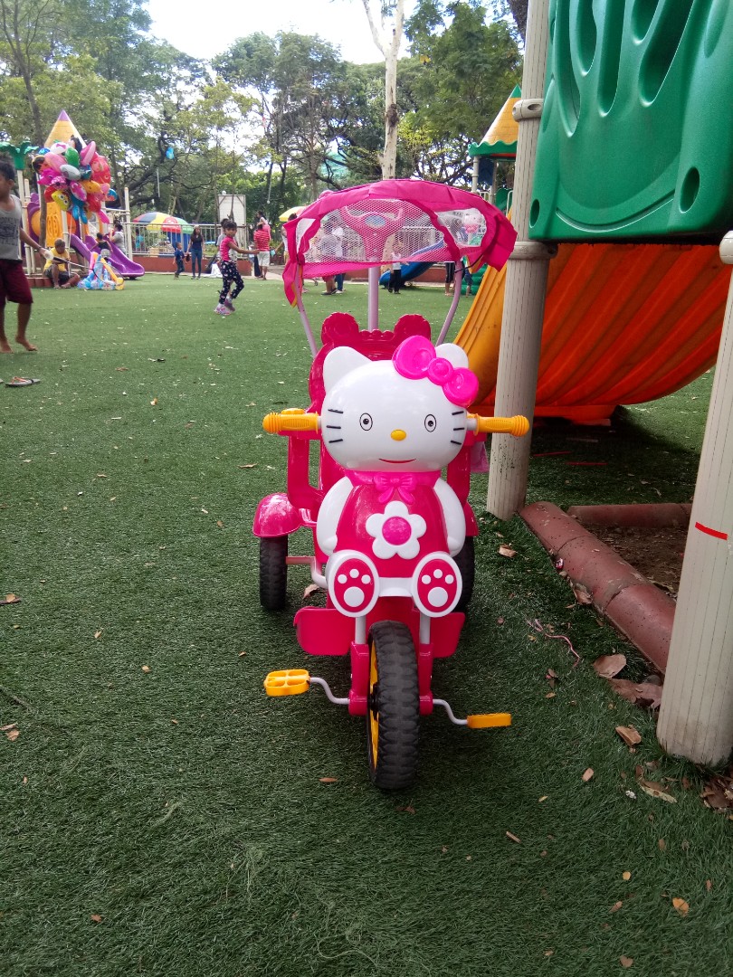 Hello kitty Bike, Babies & Kids, Babies & Kids Fashion on Carousell