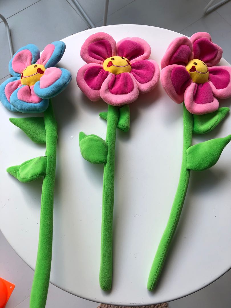 Plush Daisy Flower with smiley faces, Hobbies & Toys, Stationery ...