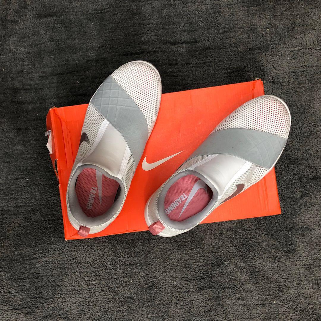 Nike Slip On, Women's Fashion, Footwear, Sneakers on Carousell