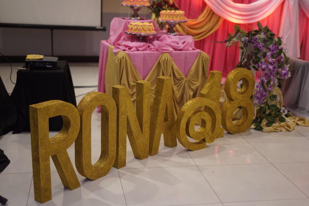 SALE GOLD GLITTERS Letter Standee, Hobbies & Toys, Stationary & Craft ...