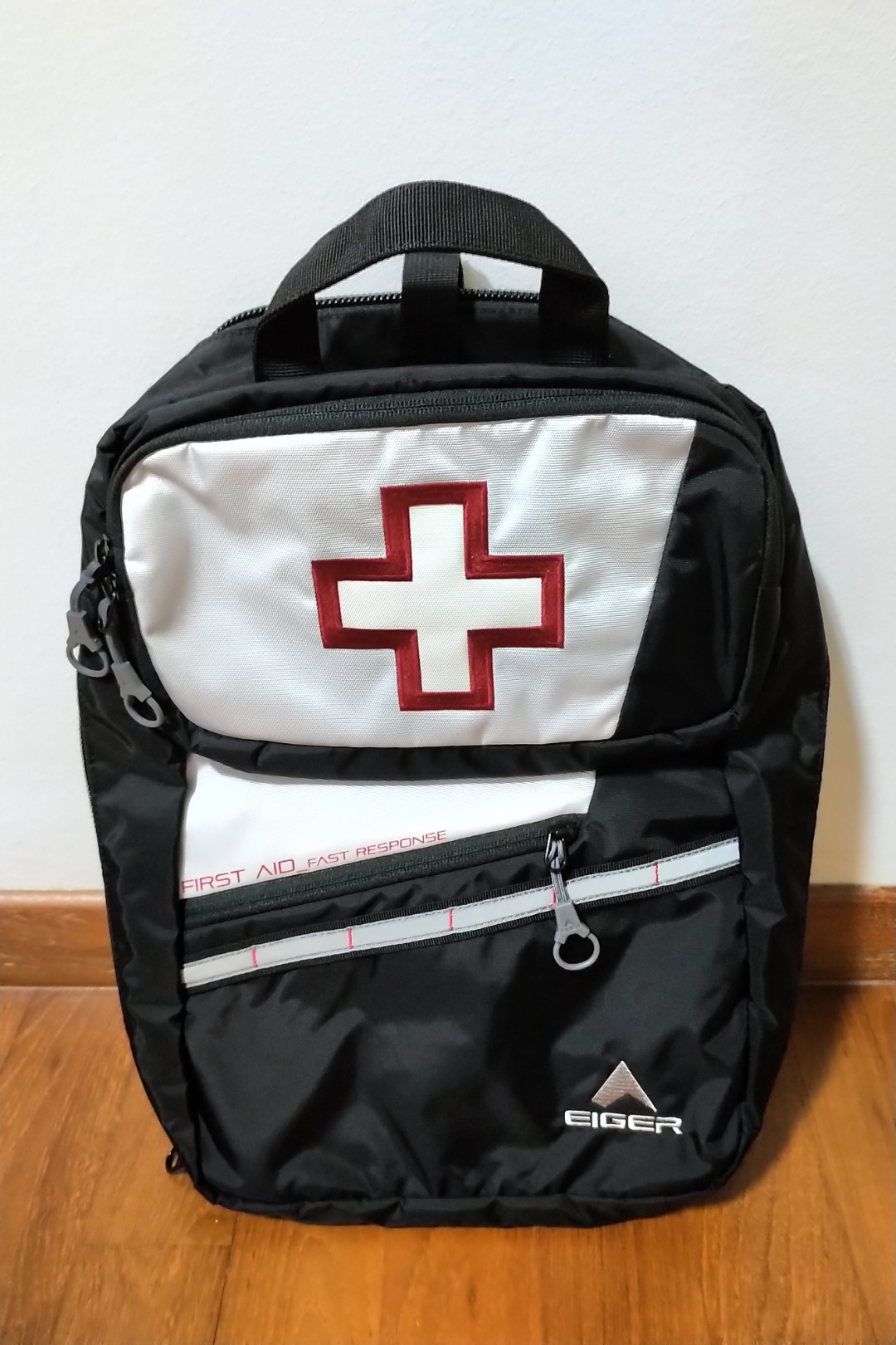 Eiger medic fast response bag, Men's Fashion, Bags, Backpacks on Carousell