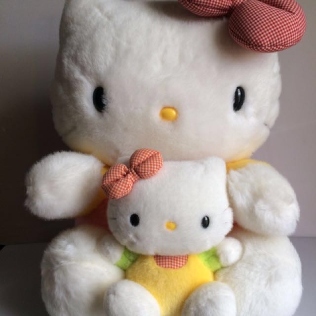 Hello Kitty Stufftoy Bulky With Small Stufftoy, Hobbies & Toys, Toys ...