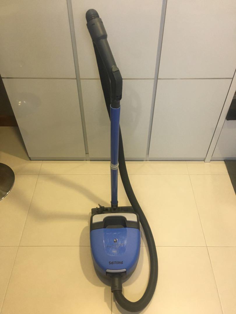 Philips FC8204 Powerful Vacuum Cleaner, TV & Home Appliances, Vacuum Cleaner & Housekeeping on ...