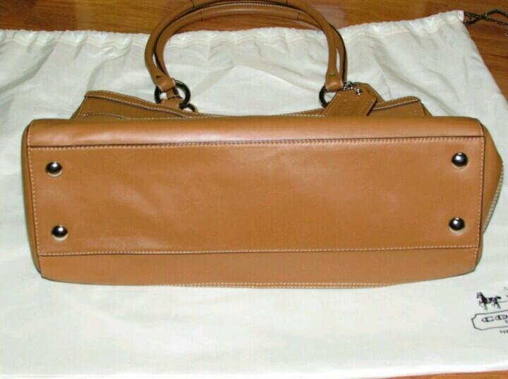 Coach Park Leather Carryall F19728, Women's Fashion, Bags & Wallets ...