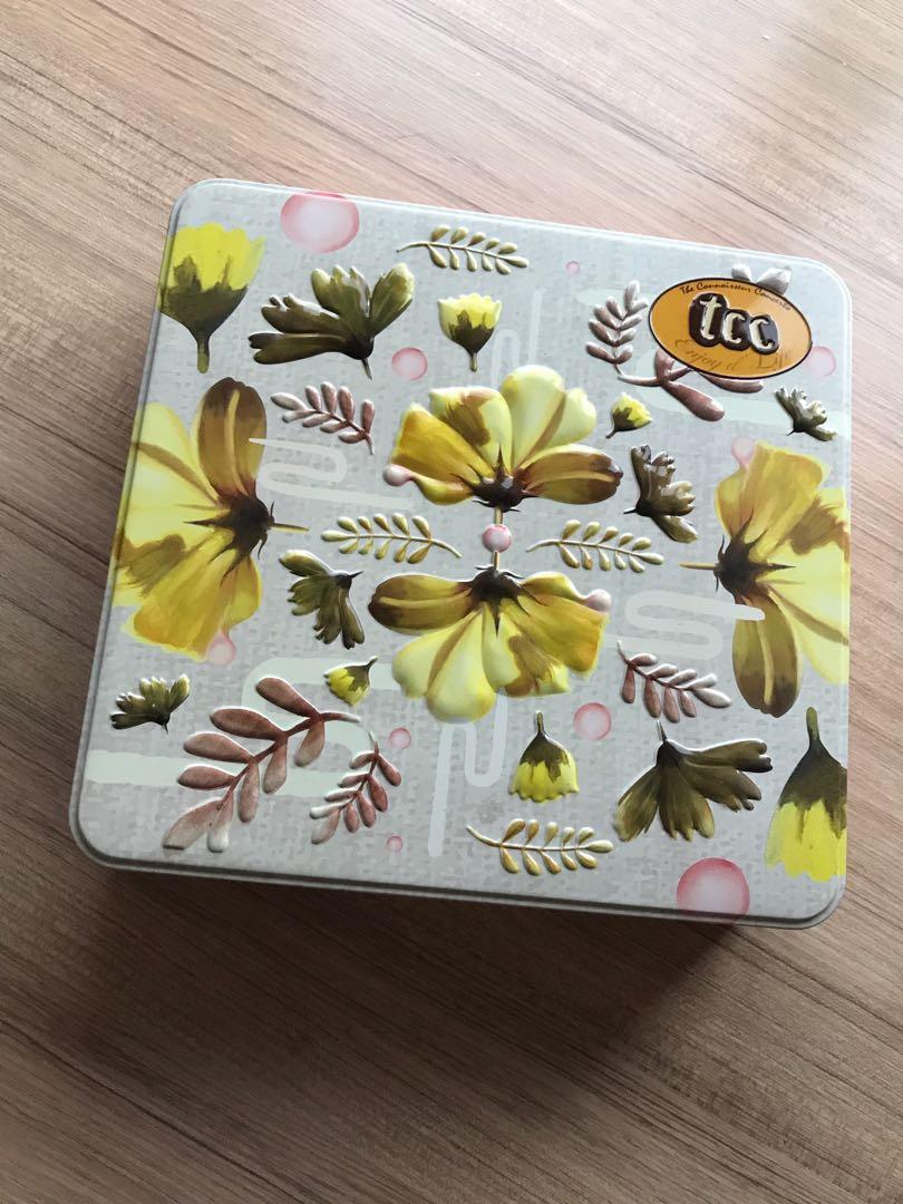 Metal mooncake box TCC, Hobbies & Toys, Stationery & Craft, Craft ...