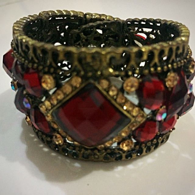 Ruby Red bangle, Fesyen Wanita, Perhiasan di Carousell