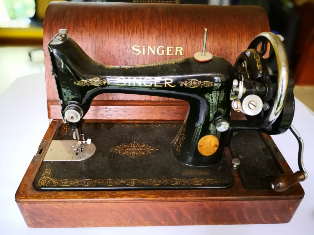 Vintage Singer Sewing Machine | Collectors Weekly, Hobbies & Toys ...