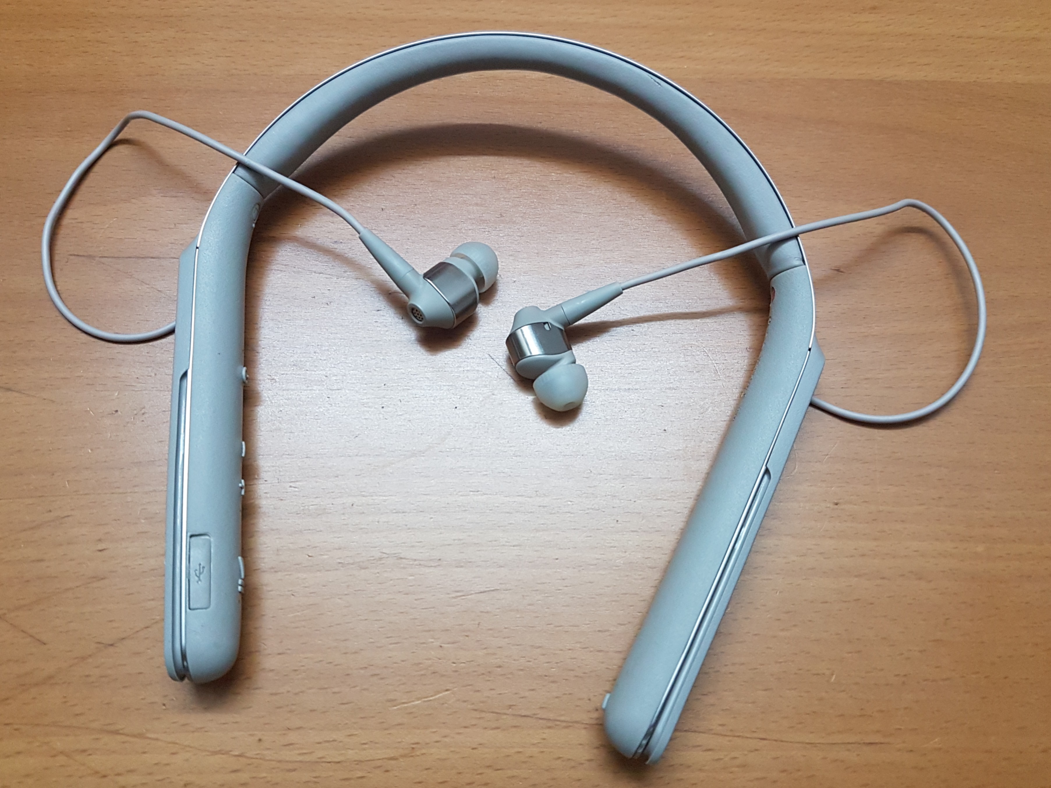 Sony WI-1000X wireless earphones, Audio, Earphones on Carousell