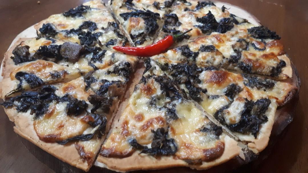 Special Laing Pizza, Food & Drinks, Packaged & Instant Food on Carousell