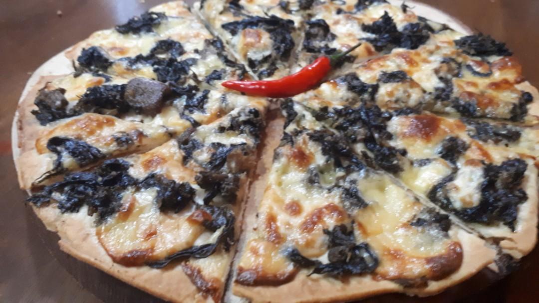 Special Laing Pizza, Food & Drinks, Packaged & Instant Food on Carousell