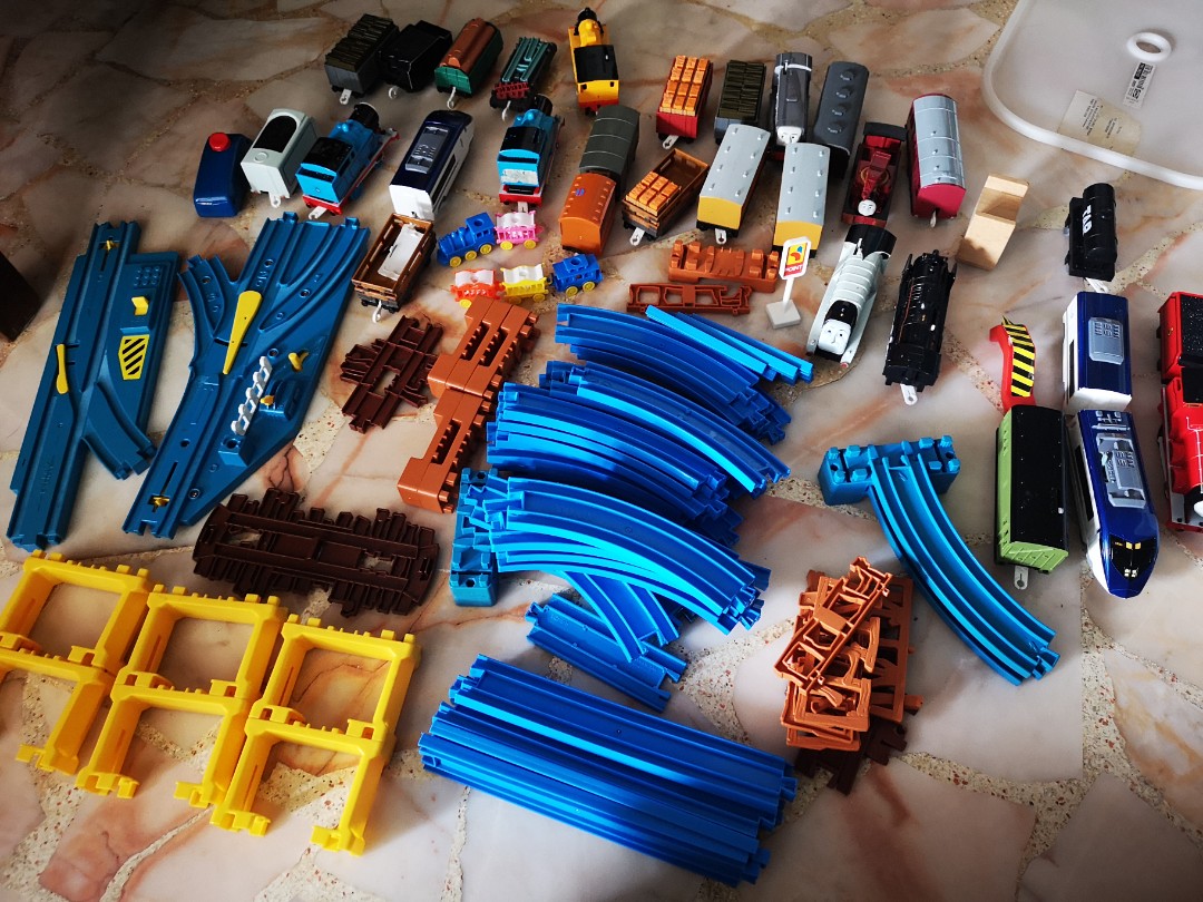 Thomas and friends train set with tracks _ tomy train, Hobbies & Toys ...