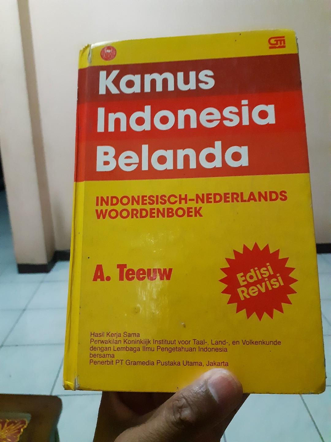 Kamus Indonesia Belanda, Buku & Alat Tulis, Buku Pelajaran di Carousell